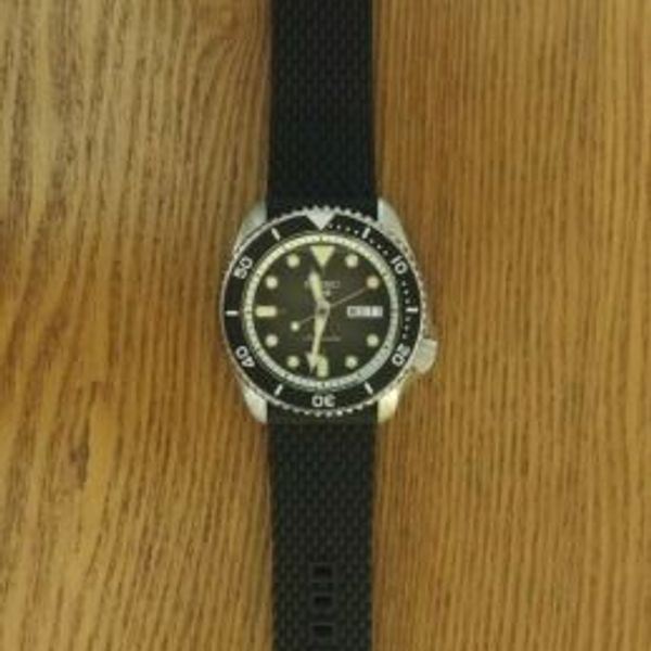 Seiko 5 Sports Men's Dive Watch SRPD95 Automatic Rubber Strap | WatchCharts