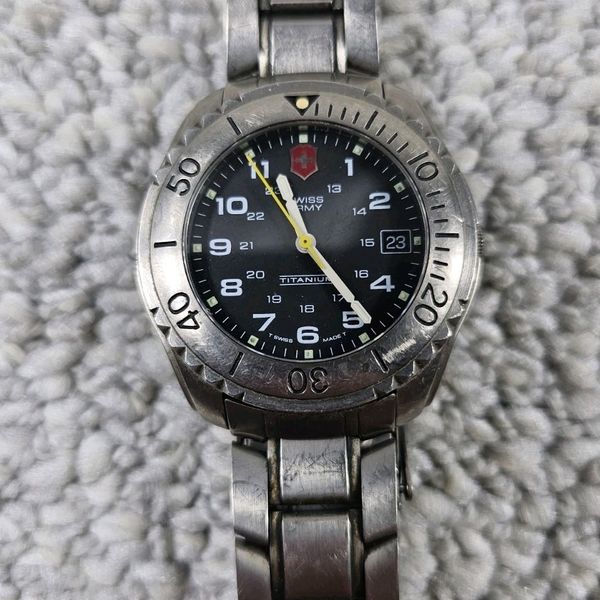 Men's Victorinox Swiss Army Titanium Quartz Date Display 38mm Watch ...