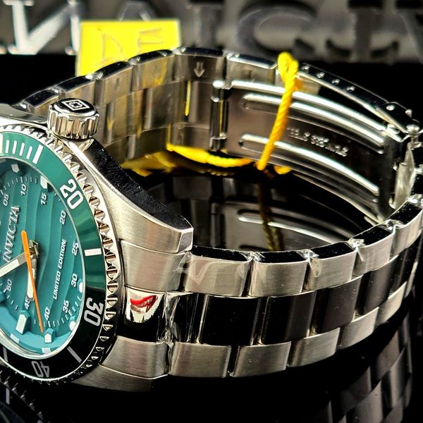 NEW! Invicta Pro Diver Swiss Movement Swiss Made Green Wave Dial ...