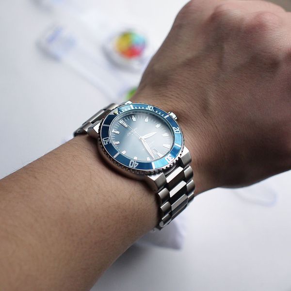 [WTS] Oris Aquis homage + watch hardshell carrying case | WatchCharts ...