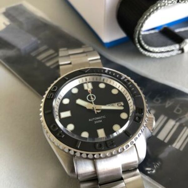 Islander Automatic Dive Watch , Ceramic Bezel, Mint / Seiko SKX ,But ...