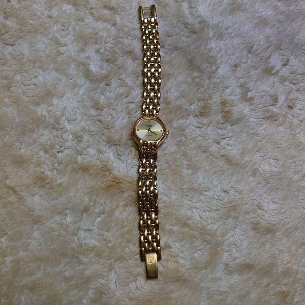 Tissot E240 Ladies Watch Gold Dial 4P Diamonds Gold Band Vintage Junk ...