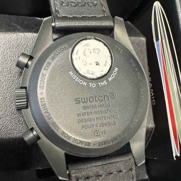 Omega x Swatch BLACK Snoopy Moonswatch Mission to the Moonphase ...