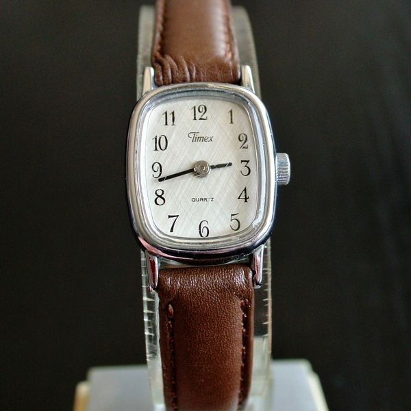 VINTAGE TIMEX ELEGANT RECTANGULAR DIAL QUARTZ WOMEN'S SILVER LEATHER ...