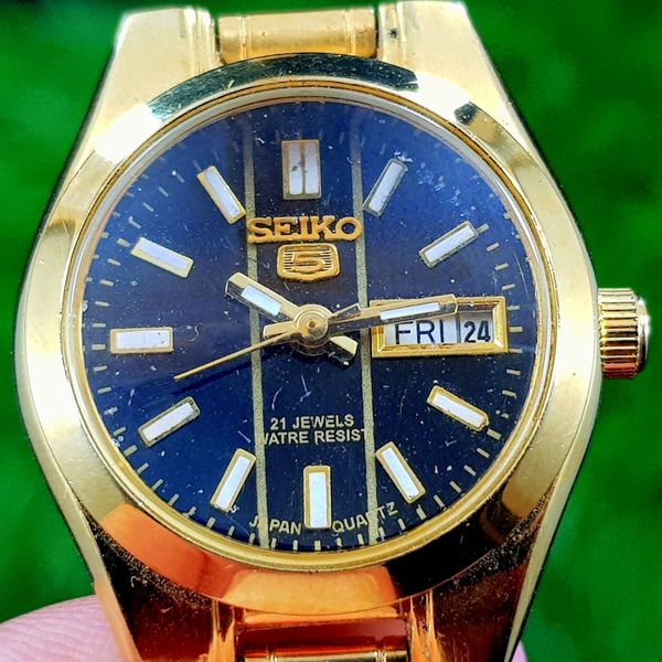 Seiko 5 Quartz Day Date Dial Black Dail 21 Jewels China Made Waman ...