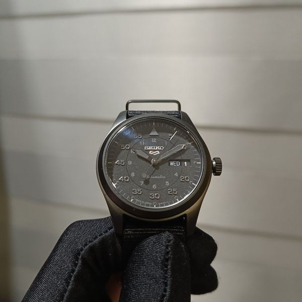 Seiko 5 SRPJ11 Field Street Style Black Stealth Watch | WatchCharts ...
