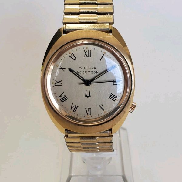 Beautiful Vintage 1976 (N6) Bulova Accutron Gold Tone W/ Roman Numerals ...