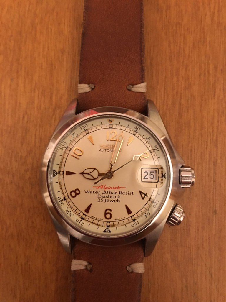 FSO Seiko Red Alpinist Cream Dial SCVF007 | WatchCharts
