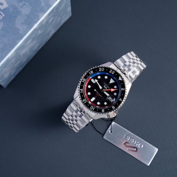 Seiko 5 Sports Special Edition Automatic Grey Dial SSK019K1 SS Strap ...
