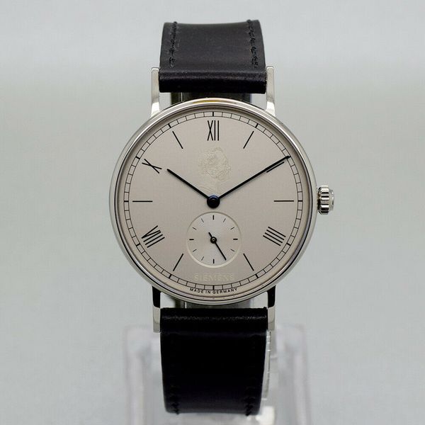 Nomos Glashütte Ludwig Siemens Jubiläumsuhr Handaufzug Box u. Papiere ... Nomos Glashütte Ludwig Siemens Jubiläumsuhr Handaufzug Box u. Papiere ...