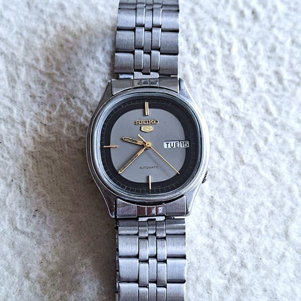 Vintage Seiko 5 Square shape automatic Grey dial watch 17 jewels Cal ...
