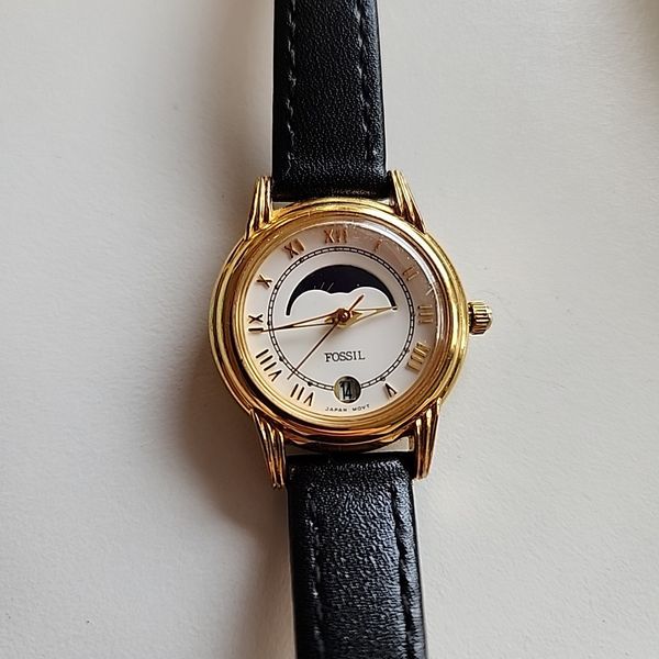Vintage Women's FOSSIL Moon Phase Quartz Watch w/ Date Leather Band ...