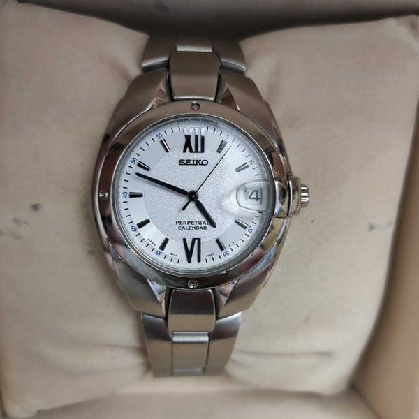 Seiko 8F32 HAQ HEQ Quartz Perpetual Calendar Watch Japan | WatchCharts