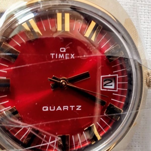 Watch Timex Q Timex Mens 1972 Reissue Watch | Leather Strap | Red Dial ...