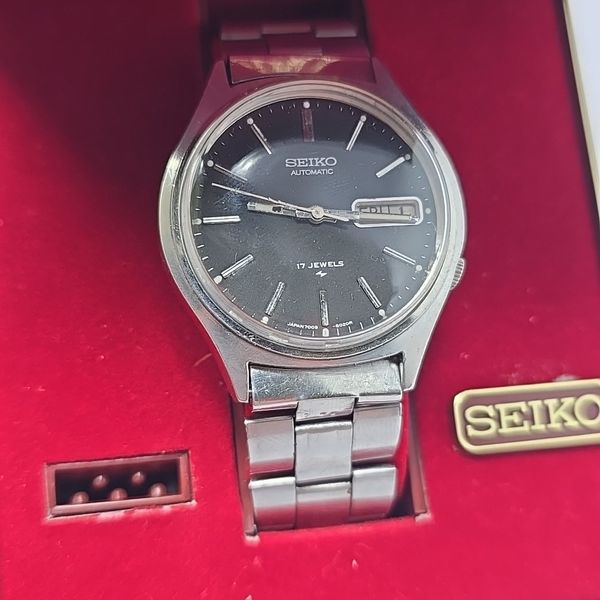 Vintage SEIKO Automatic Men's Watch. 17 Jewels Day Date 7009-8029 In Box | WatchCharts Marketplace