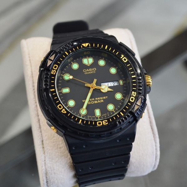 NOS CASIO MRD-201W BLACK/GOLD VINTAGE 1990s DIVER WATCH 200M JAPAN AMW ...