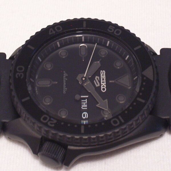 SEIKO 5 SPORTS SRPD79K1 AUTOMATIC, STEALTH DIAL, DAY-DATE, EXTRA STRAP ...
