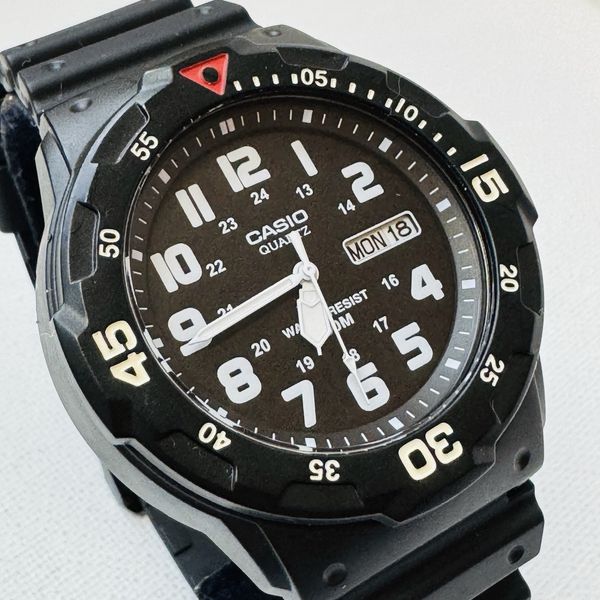 Casio Diver Men's Day/Date Watch Black On Black Band Dial 5125 MRW200H ...