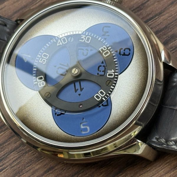 H. Moser & Cie. Flying hours. WHITE GOLD .Limited to 100 Box Papers ...