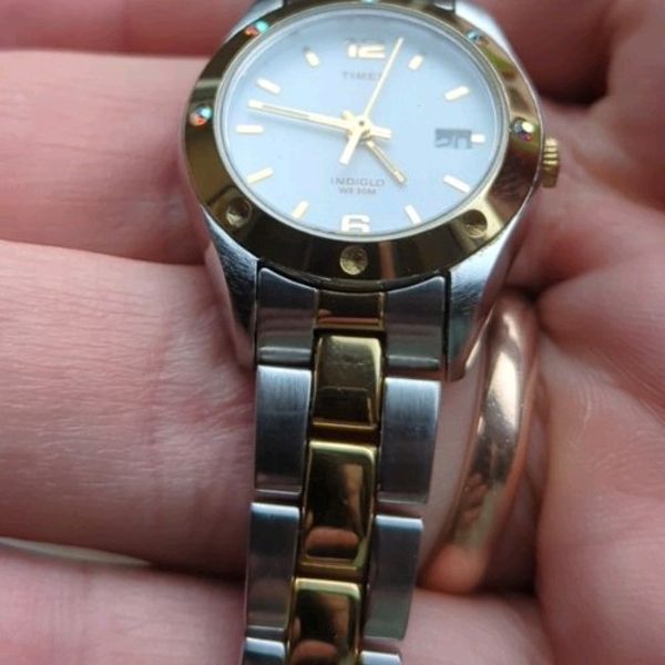 Ladies Timex Indiglo Quartz Watch With A Date Window And Backlight ...
