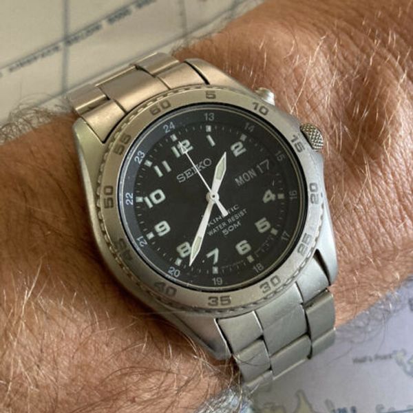 Seiko Kinetic Day Date WR50m Japan 5M43-0030 | WatchCharts Marketplace