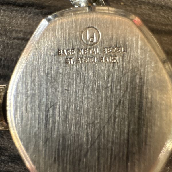 VINTAGE Waltham Incabloc 17 Jewel Womens 16mm Swiss Manual Wind Triangular Watch | WatchCharts ...