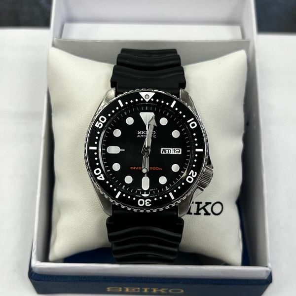 Seiko Men's Black Watch - SKX007K | WatchCharts Marketplace