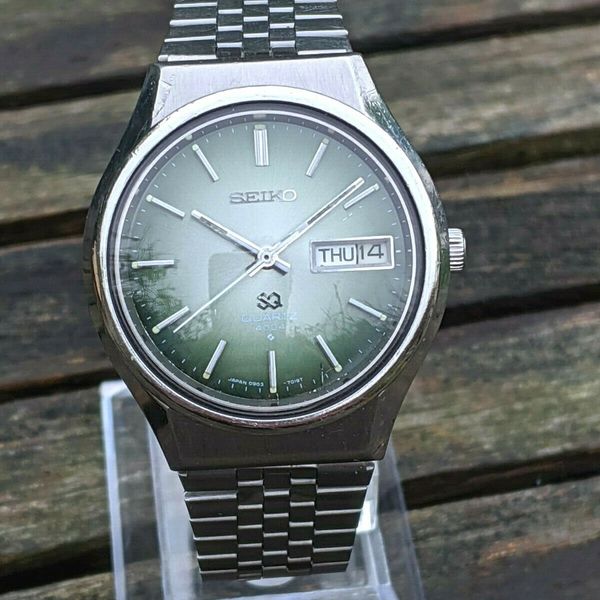 Seiko 0903-7019 Vintage 1980s Green Dial 4004 Quartz watch - Excellent Condition | WatchCharts ...