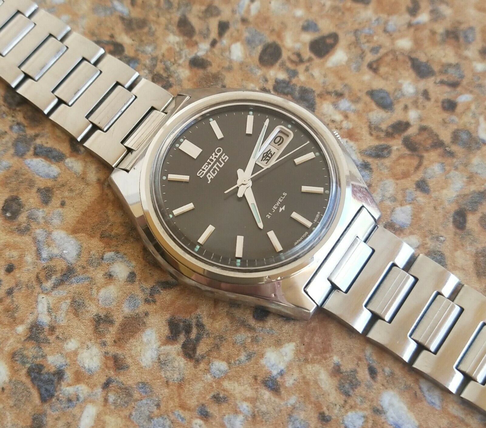 Vintage Seiko 5 Actus 21 Jewels Automatic 7019 8010 Kanji January 1977 | WatchCharts