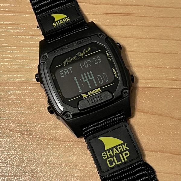 [WTS] Freestyle Shark Classic Clip Tide Graph Black Yellow Digital Surf ...