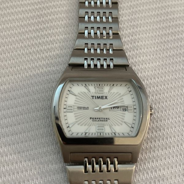 Vintage Timex Perpetual Calendar Men’s Wrist Watch Keeps Good Time ...