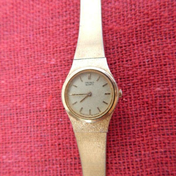 Seiko Ladies Watch Quartz Gold Round Face # 2Y00-0010 Seiko Band Fresh ...