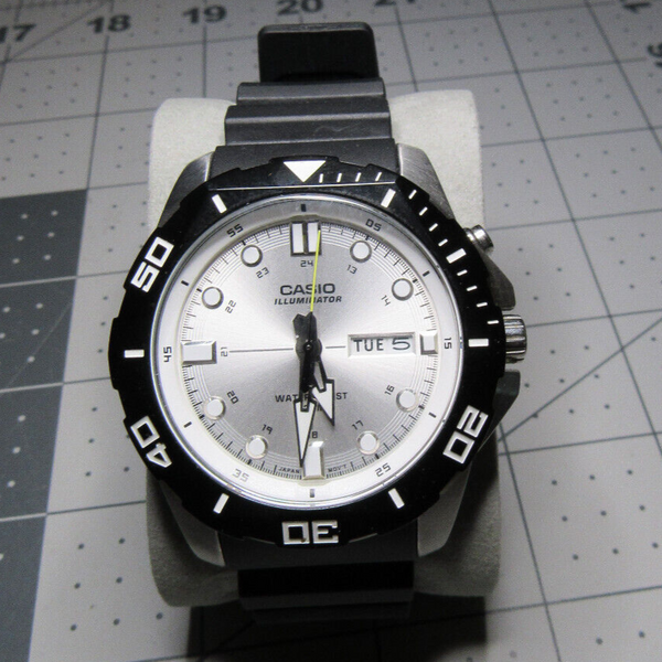 Casio Illuminator Watch Men Black Silver Tone Day Date 5373 MTD-1080 ...