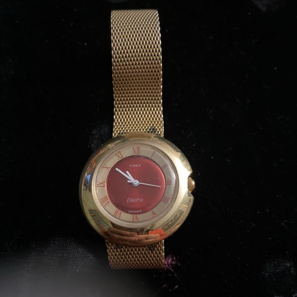 Vintage 1950's Timex Electric Analog Watch - Gold Tone Red Face ...