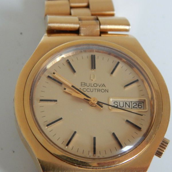 BULOVA ACCUTRON N4 1974 GENTS TUNING FORK 218 DAY/DATE WATCH | WatchCharts