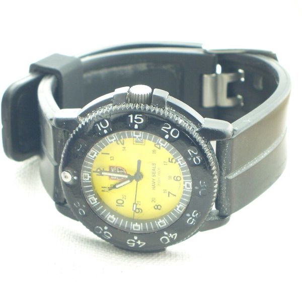 LUMINOX NAVY SEAL 3005 YELLOW DIAL S/S CASE NEW BATTERY scratched ...