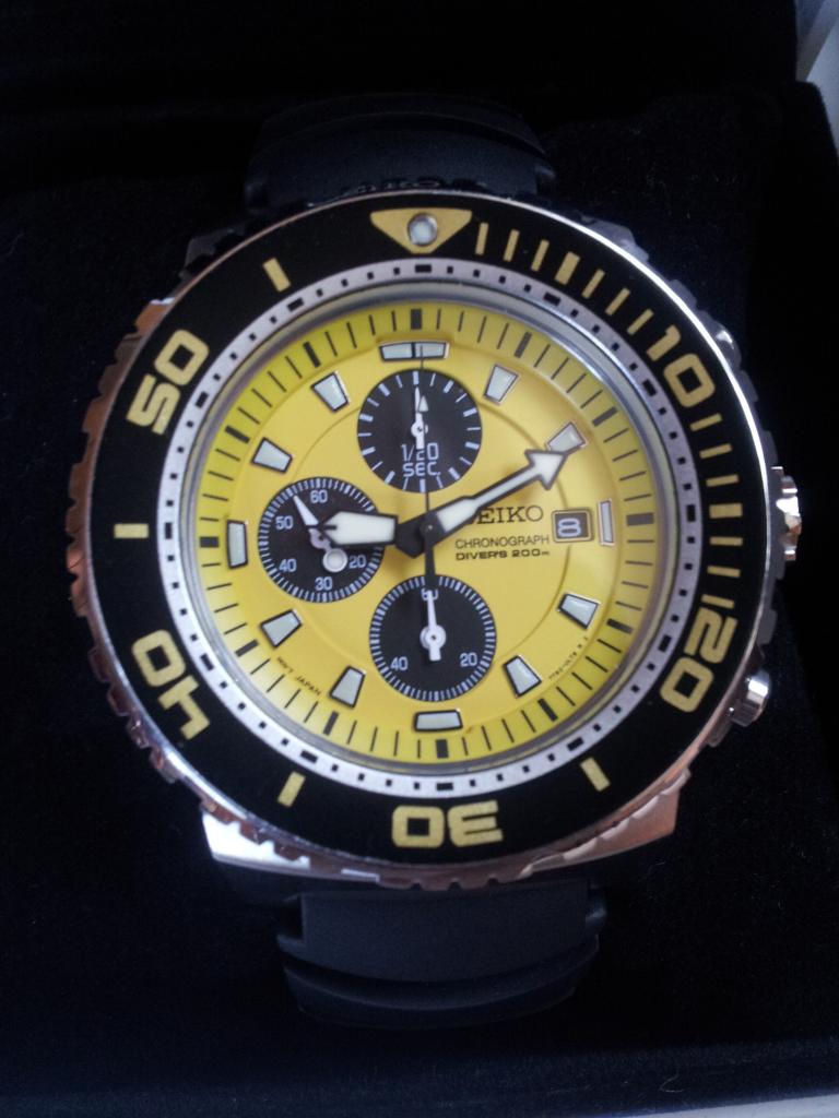 Seiko Yellow Caesar SNDA61 chronograph includes box and all paper work (Lots of photos ...
