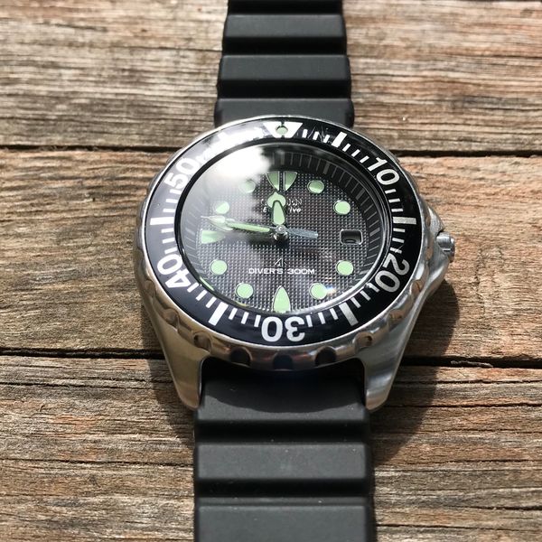 Citizen Promaster Eco-Drive 300m Dive Watch BN0000-04H December 2014 ...