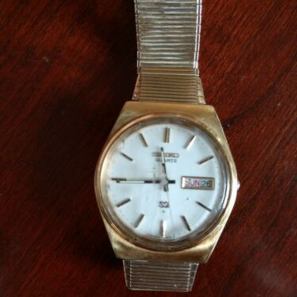 Vintage 1980 8223 Seiko Day/Date Quartz Men's Wristwatch | WatchCharts