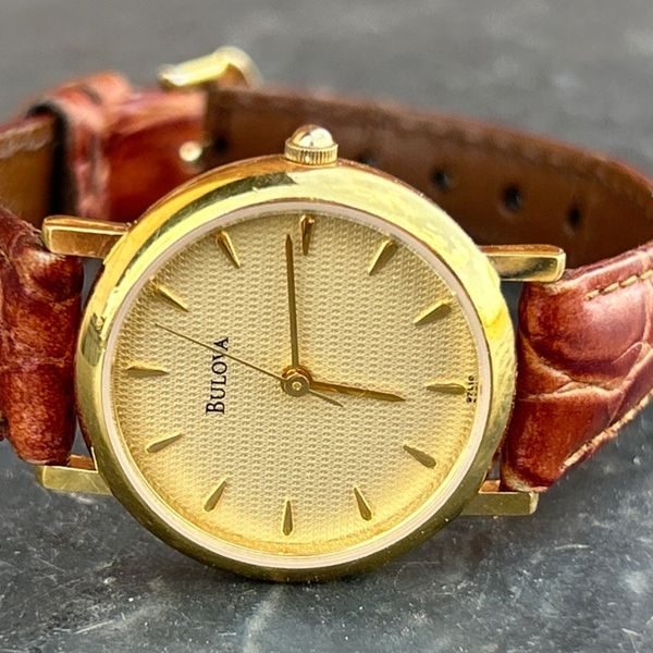 Bulova Women's Quartz 2000 (A0) Gold Tone Watch New Battery Original ...