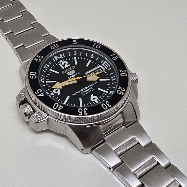 SEIKO SKZ207 ATLAS MAP METER LANDSHARK BLACK DIAL WATCH 43 MM (GOOD ...