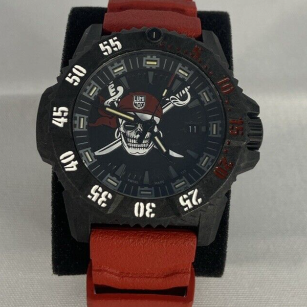 Luminox Jolly Roger Ltd Edition includes tool and extra bands in ...