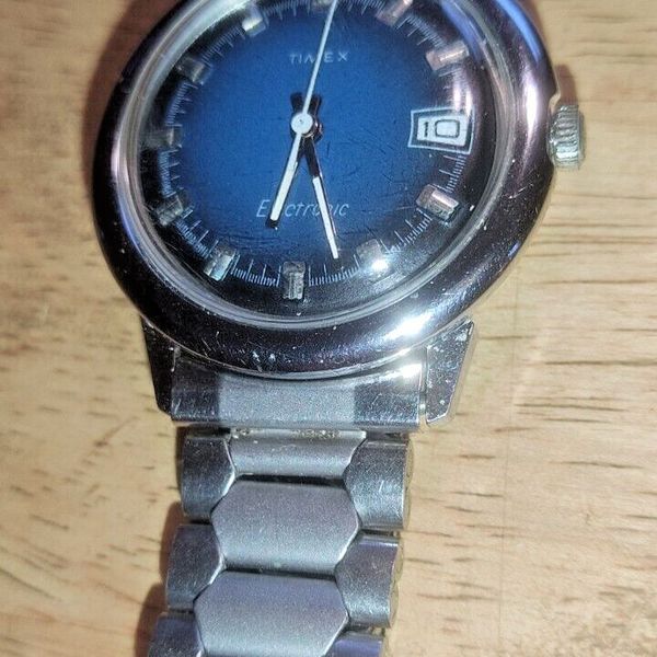 Vintage Timex Electronic watch. Men 37mm Silver Tone, Date, New Battery ...