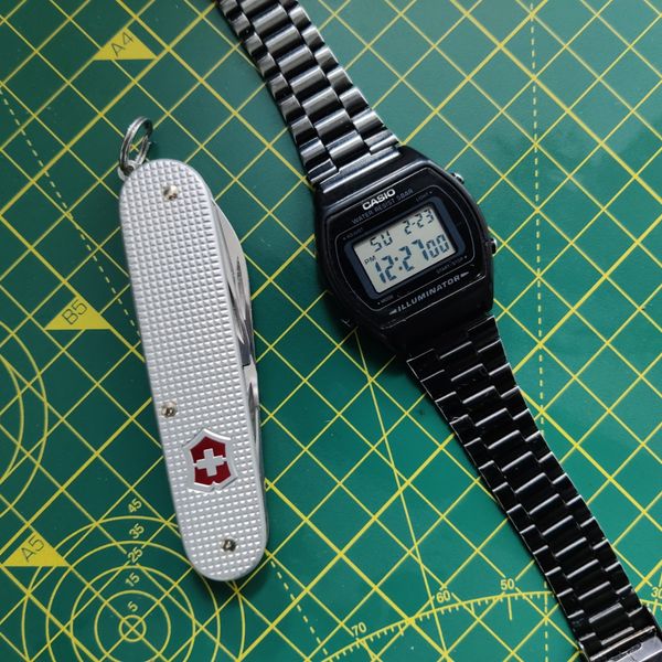 Casio B640W black digital watch,Retro, Black stealth watch- acceptable ...