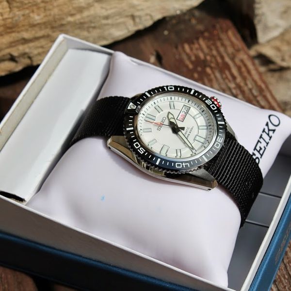 Seiko SKZ323 Stargate mod black bezel and 3-ring Zulu - Sold | WatchCharts