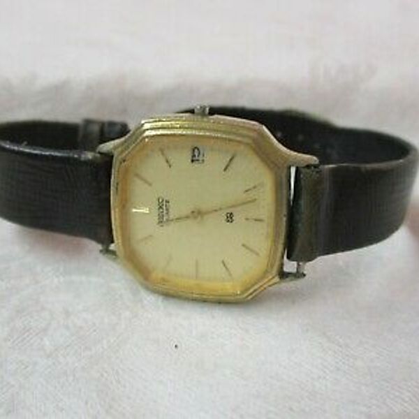 Vintage Seiko SA Quartz Men's Watch Day #8222-5109 R1 | WatchCharts ...