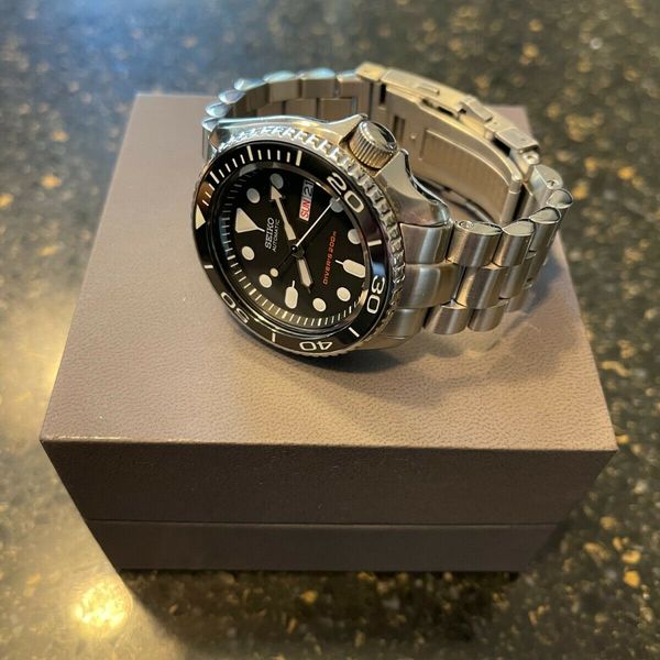 Seiko SKX007K Men's Wristwatch with extras | WatchCharts Marketplace