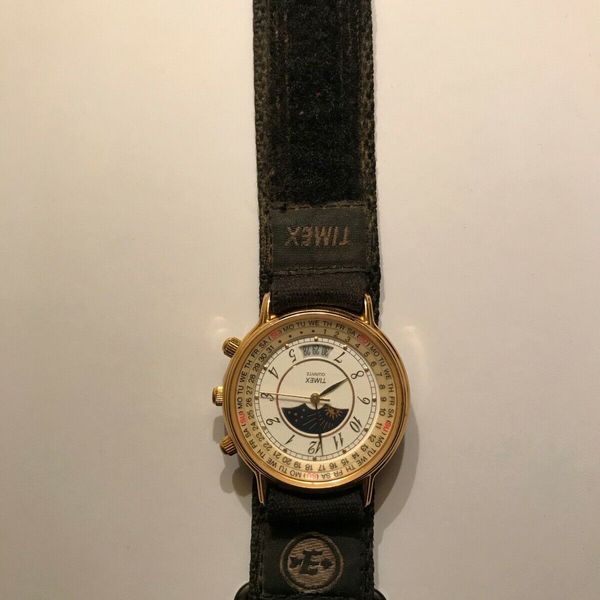 Vintage Timex 364 T Cell Moon & Sun watch with a calendar dial ...