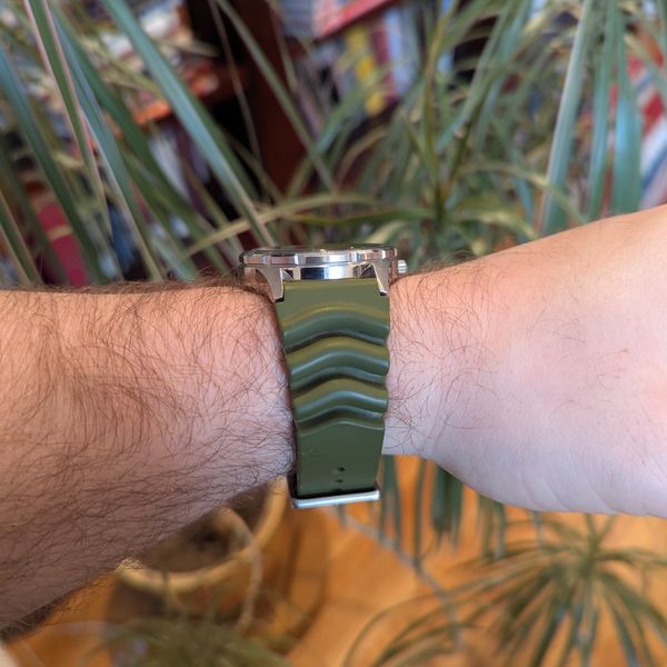 Casio Solar Quartz Day Date (Green Seconds Hand) 42mm Watch, MTPS120L ...