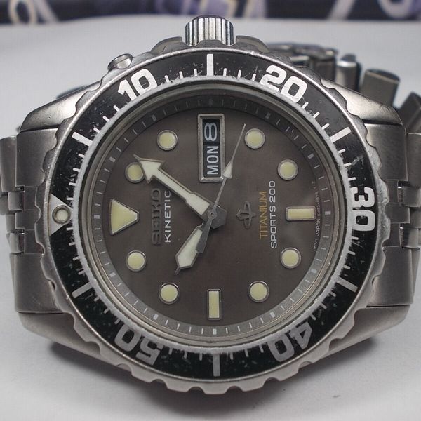 Seiko Sports 200 SKJ045 Price, Specs, Market Insights | WatchCharts